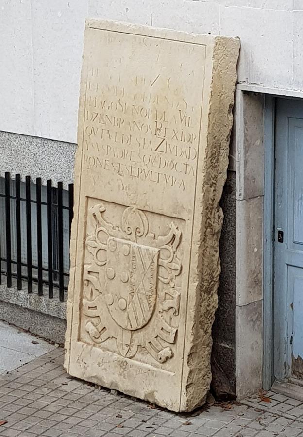La Diputación Devuelve A Palat Del Rey Una Lápida Del Siglo Xvii